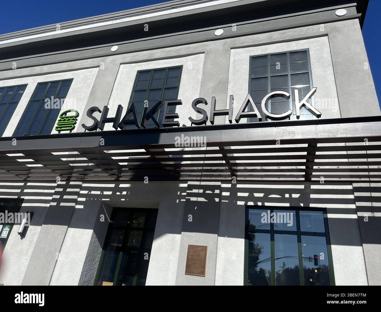 Walnut Creek, United States. 07th Nov, 2024. Facade of Shake Shack on a ...