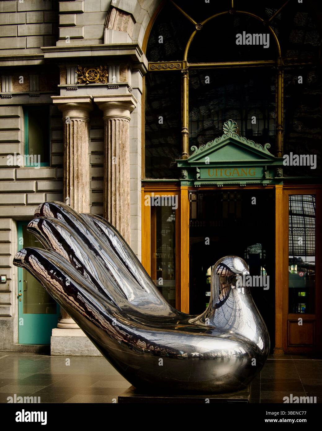 The Hand of Peace by Yan Shufen at the Central Station of Antwerp ...