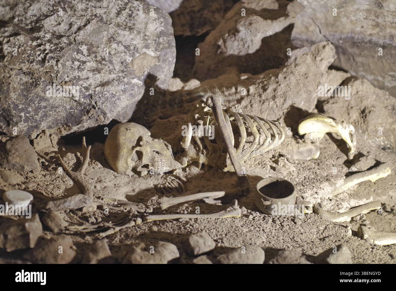 Skeleton cave hi-res stock photography and images - Alamy