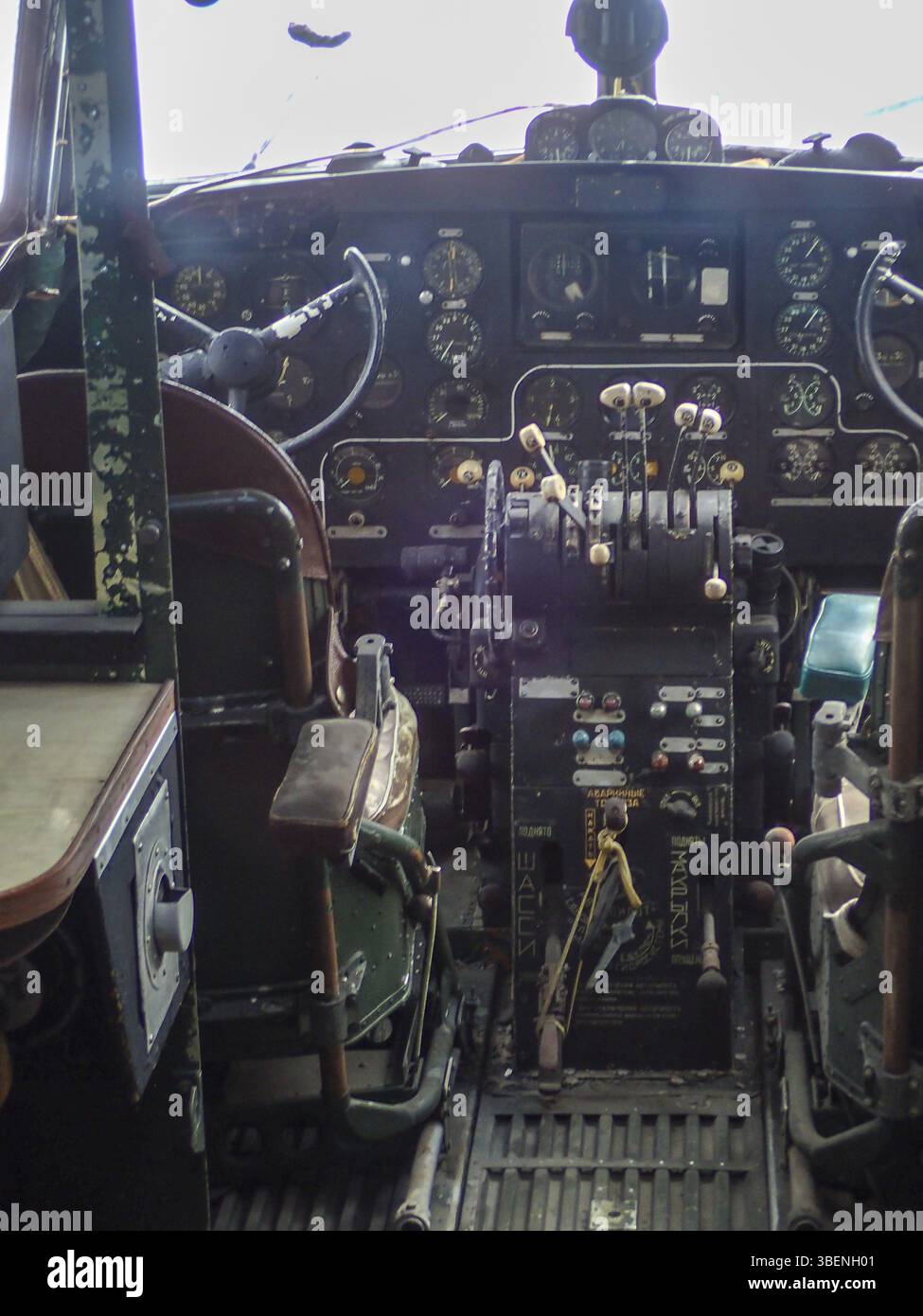 Airplane cockpit pilot air hi-res stock photography and images - Alamy