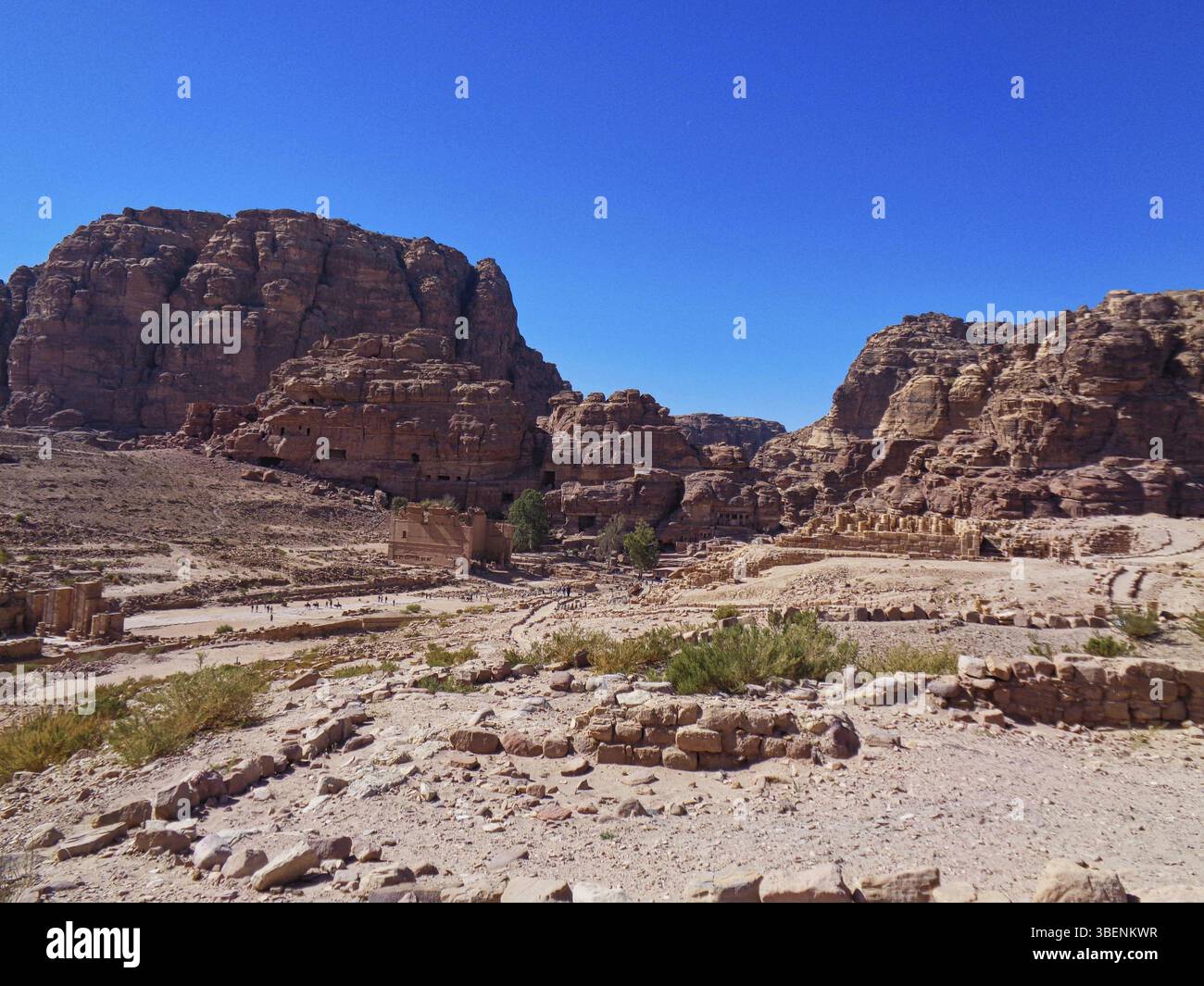 Temple ruins in the jordan dessert Stock Photo - Alamy