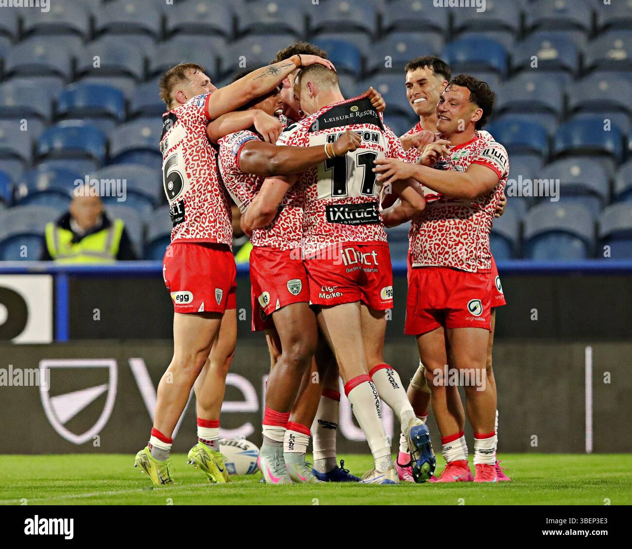 Huddersfield, UK. 29th May, 2025. Leigh celebrate the try scored by ...