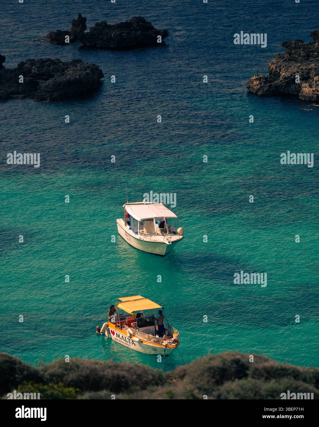 Boats mooring in azure lagoon hi-res stock photography and images - Alamy