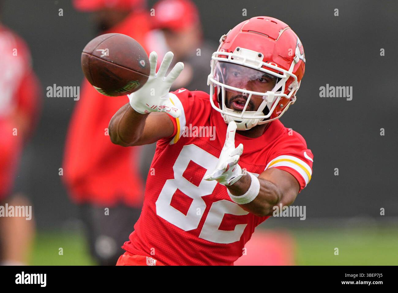 Kansas City Chiefs wide receiver Jimmy Holiday catches a ball during ...