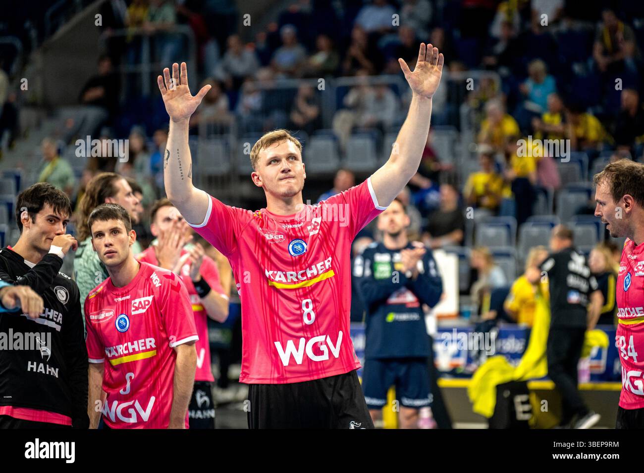 Mannheim, Deutschland. 29th May, 2025. Nico Sch?ttle (8; TVB 1898 Stuttgart) jubelt zusammen mit ...