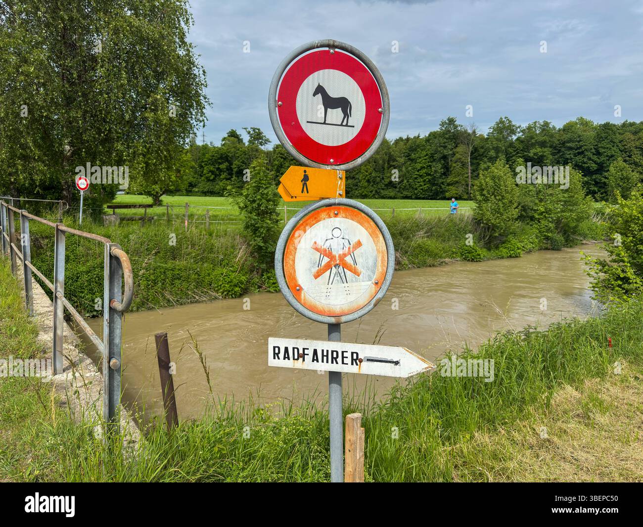 Niederbüren, Kanton St. Gallen, Schweiz, Europa: Warnschilder an ...