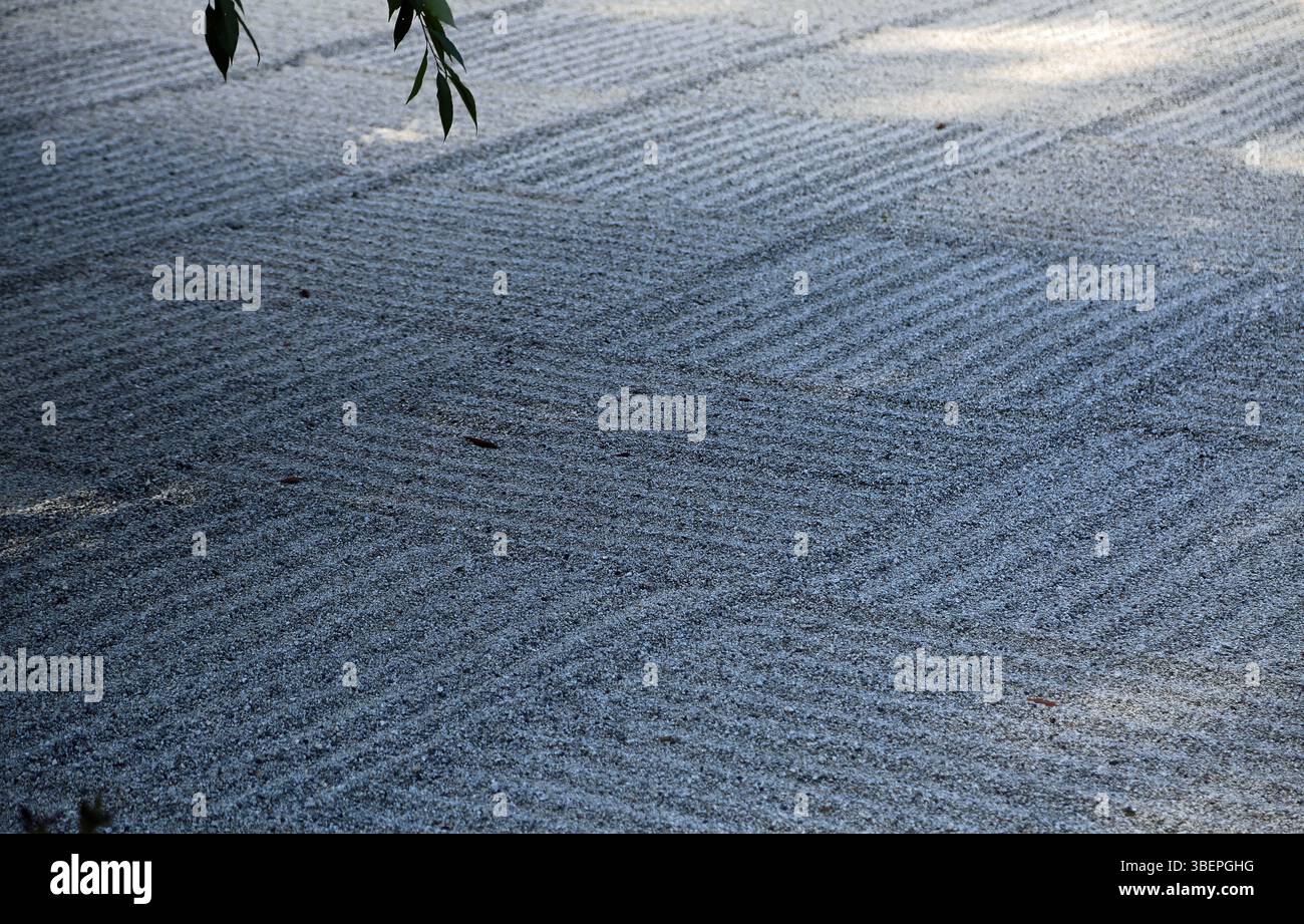 Raket gravel - Flat Garden - Portland Japanese Garden, Oregon Stock ...