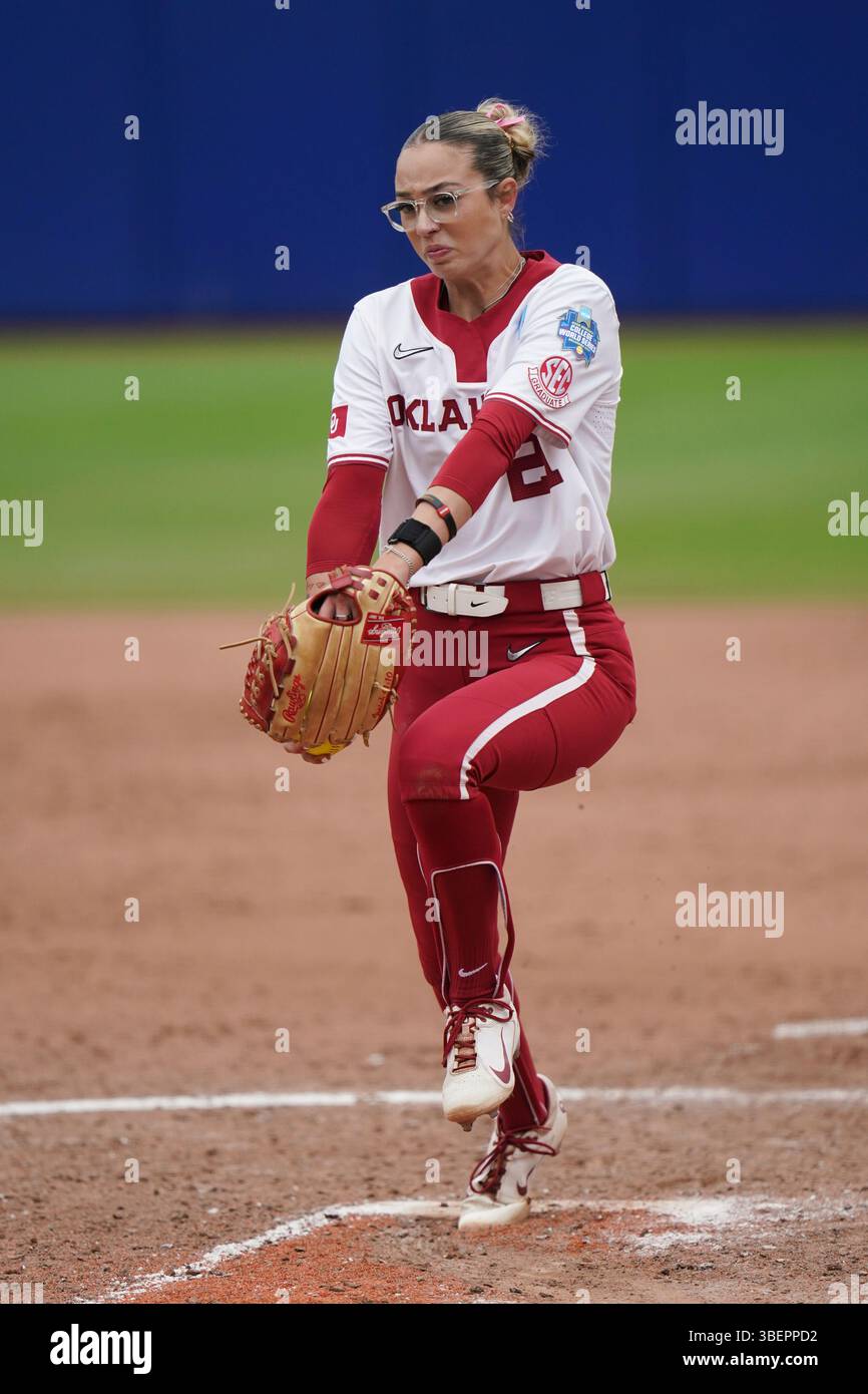 Oklahoma starting pitcher Sam Landry (21) pitches a complete game ...