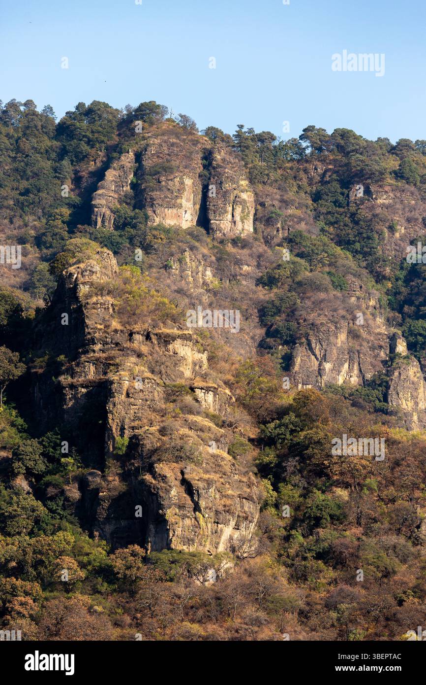 El tepozteco cliffs hi-res stock photography and images - Alamy