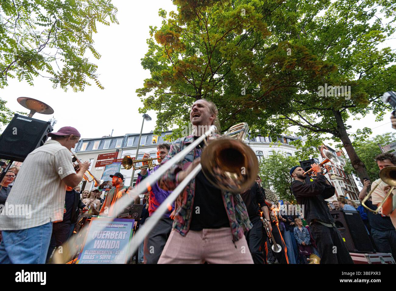 Randälchen mit Querbeat in Bonn 29.05.2025 Geheime Location 4 - Platz am Frankenbad in der ...