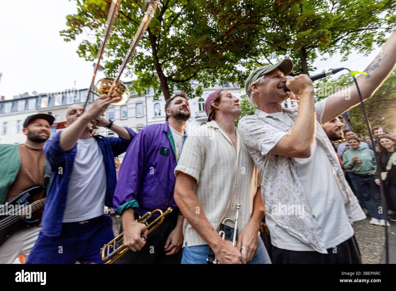 Randälchen mit Querbeat in Bonn 29.05.2025 Geheime Location 4 - Platz am Frankenbad in der ...