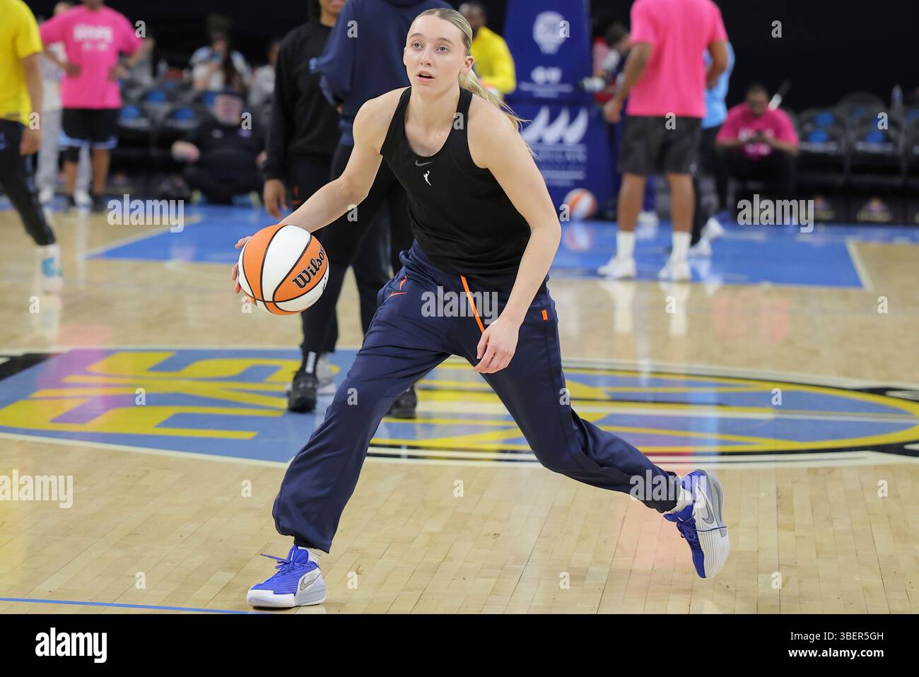 CHICAGO, IL - MAY 29: Paige Bueckers #5 of the Dallas Wings warms-up ...