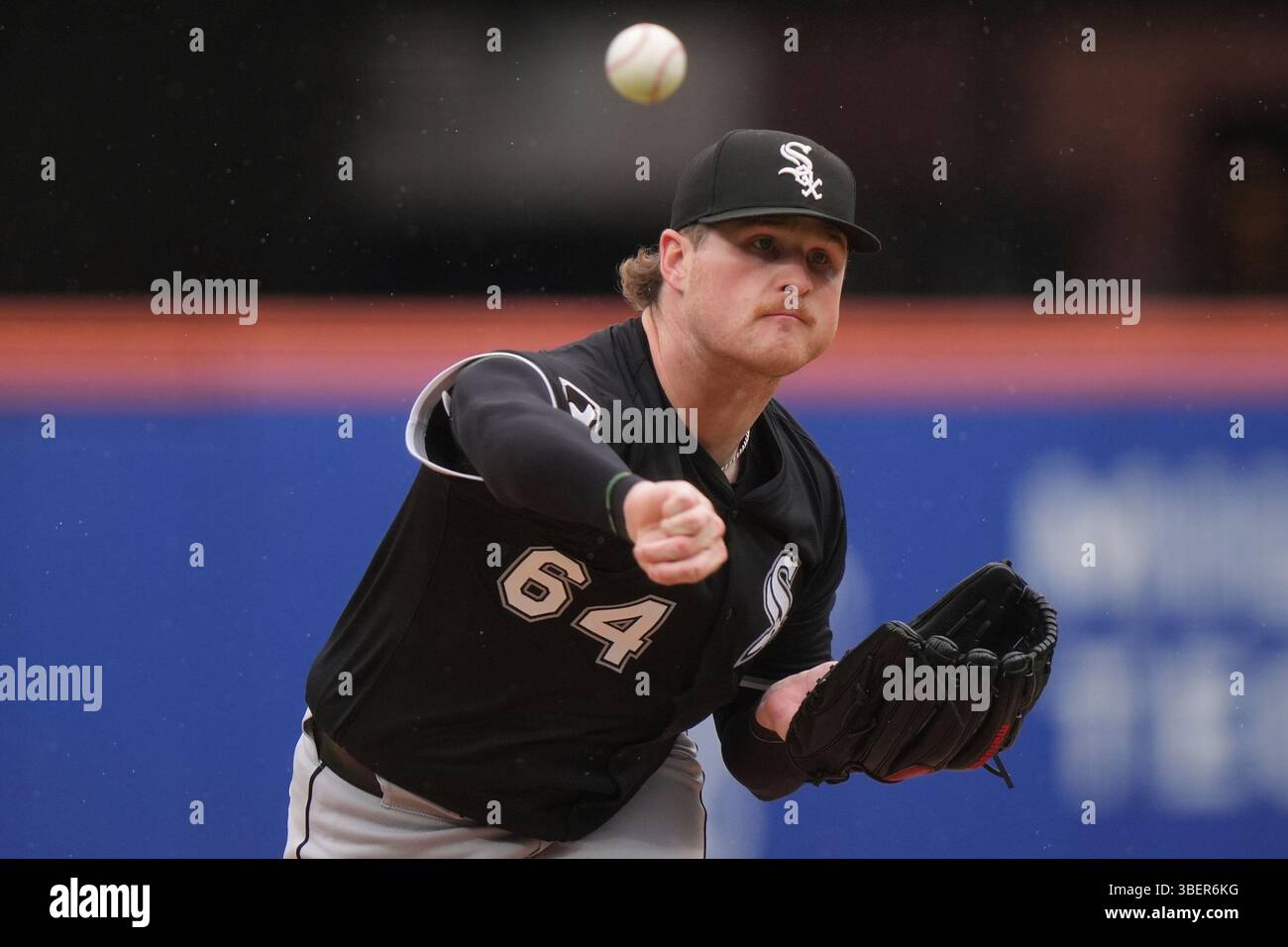 Chicago White Sox's Shane Smith (64) pitches during the second inning ...