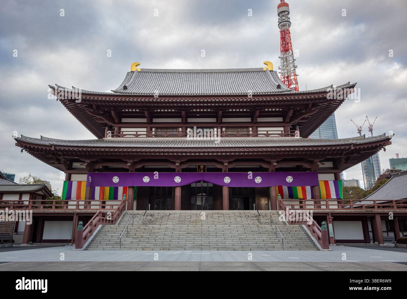 Traditional buddhist architecture of the Zojo-ji temple with the iconic ...