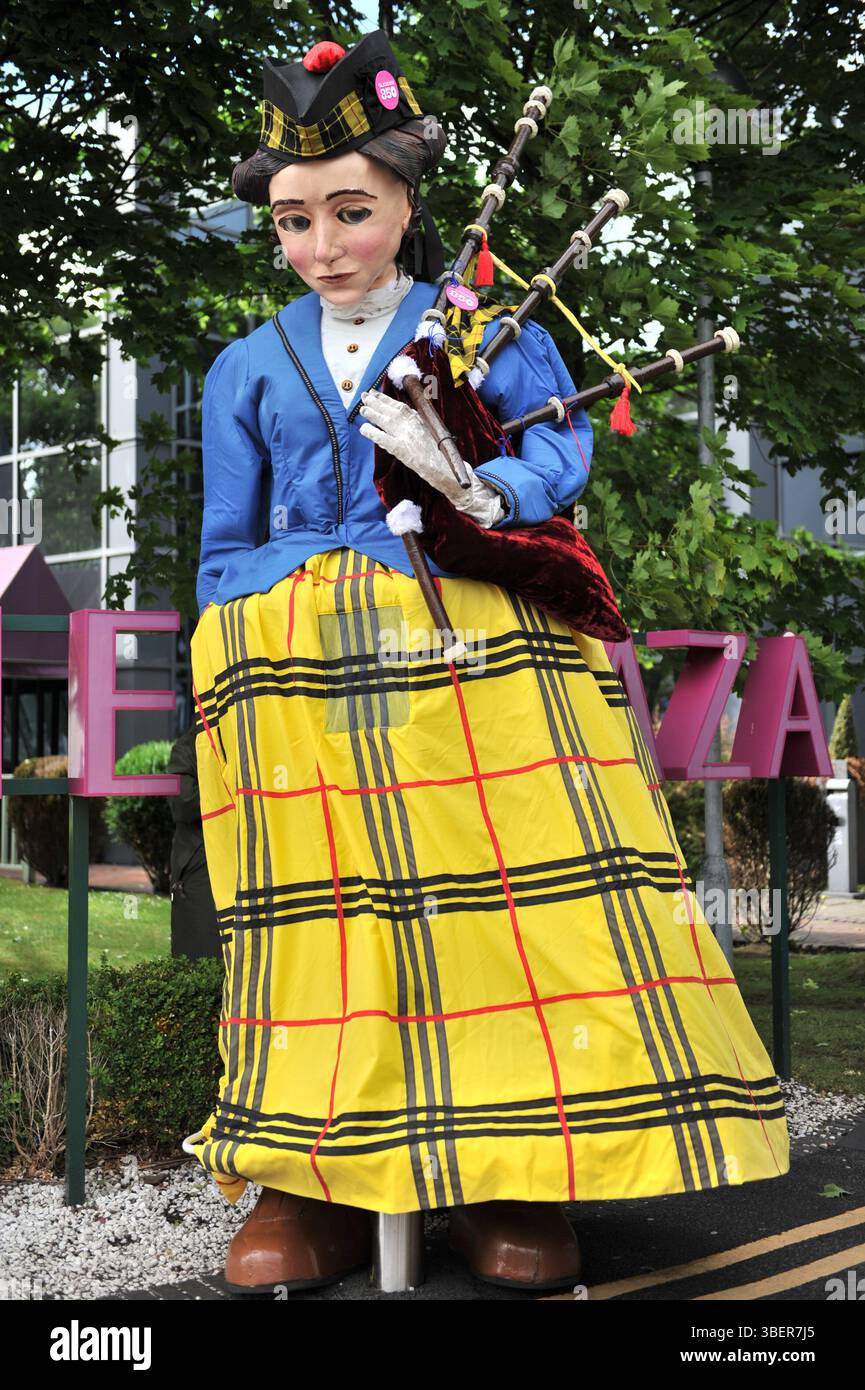 Glasgow, UK. 29th May 2025 - A puppet in traditional Scottish outfit ...