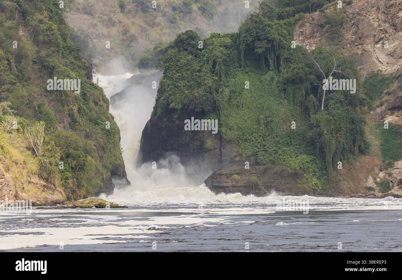 Boat cruise in murchison falls hi-res stock photography and images - Alamy