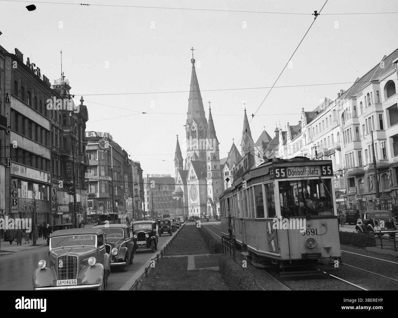 1920s Berlin: Tauentzienstraße with tram and car traffic with the ...