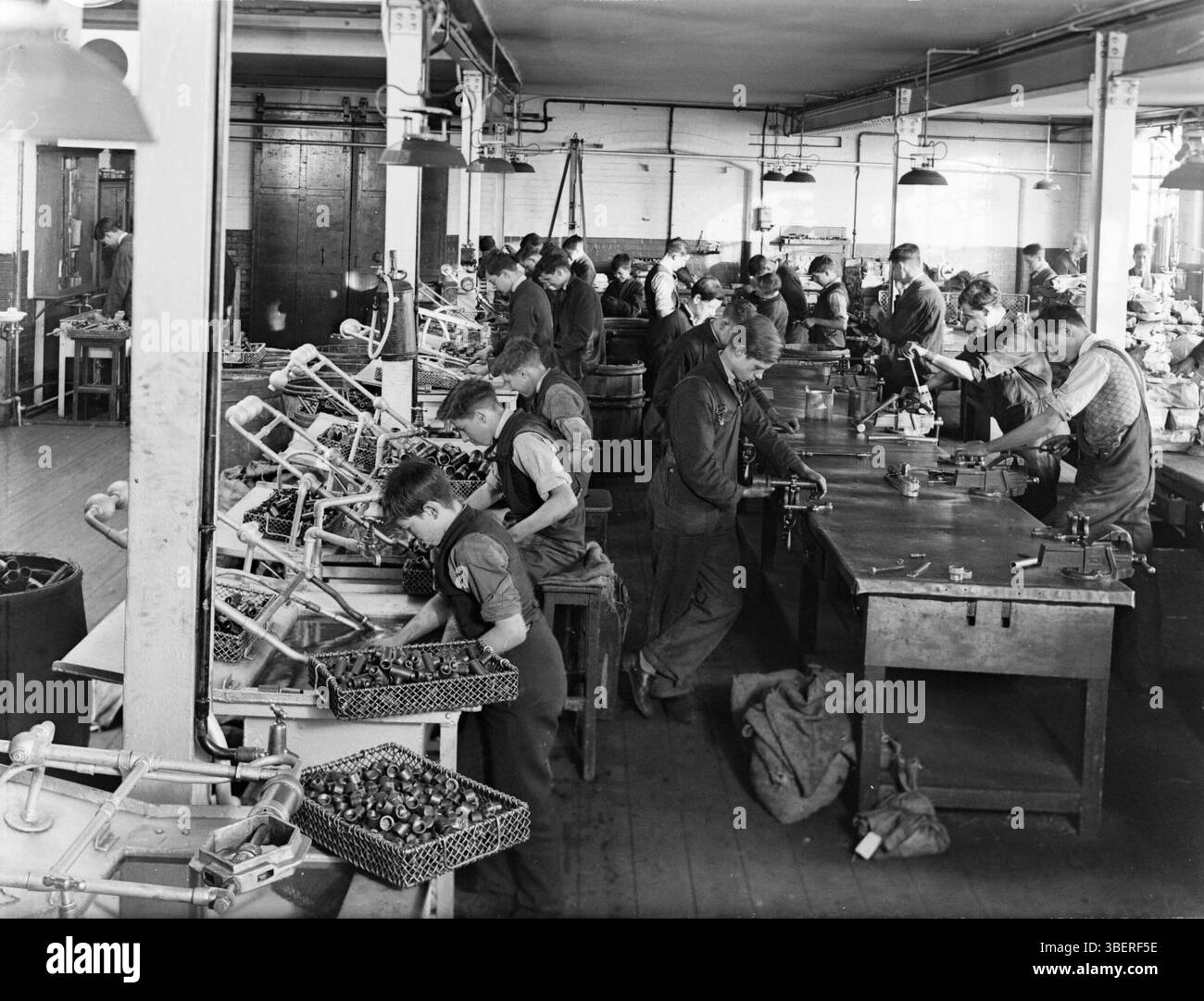 1930s London: Watson House: The Gas Light & Coke Company's factory in ...