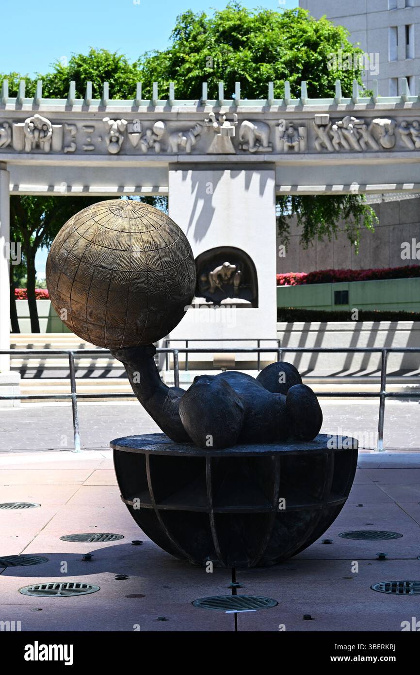 LOS ANGELES, CALIFORNIA - 09 MAY 2025: The New World sculpture in the ...
