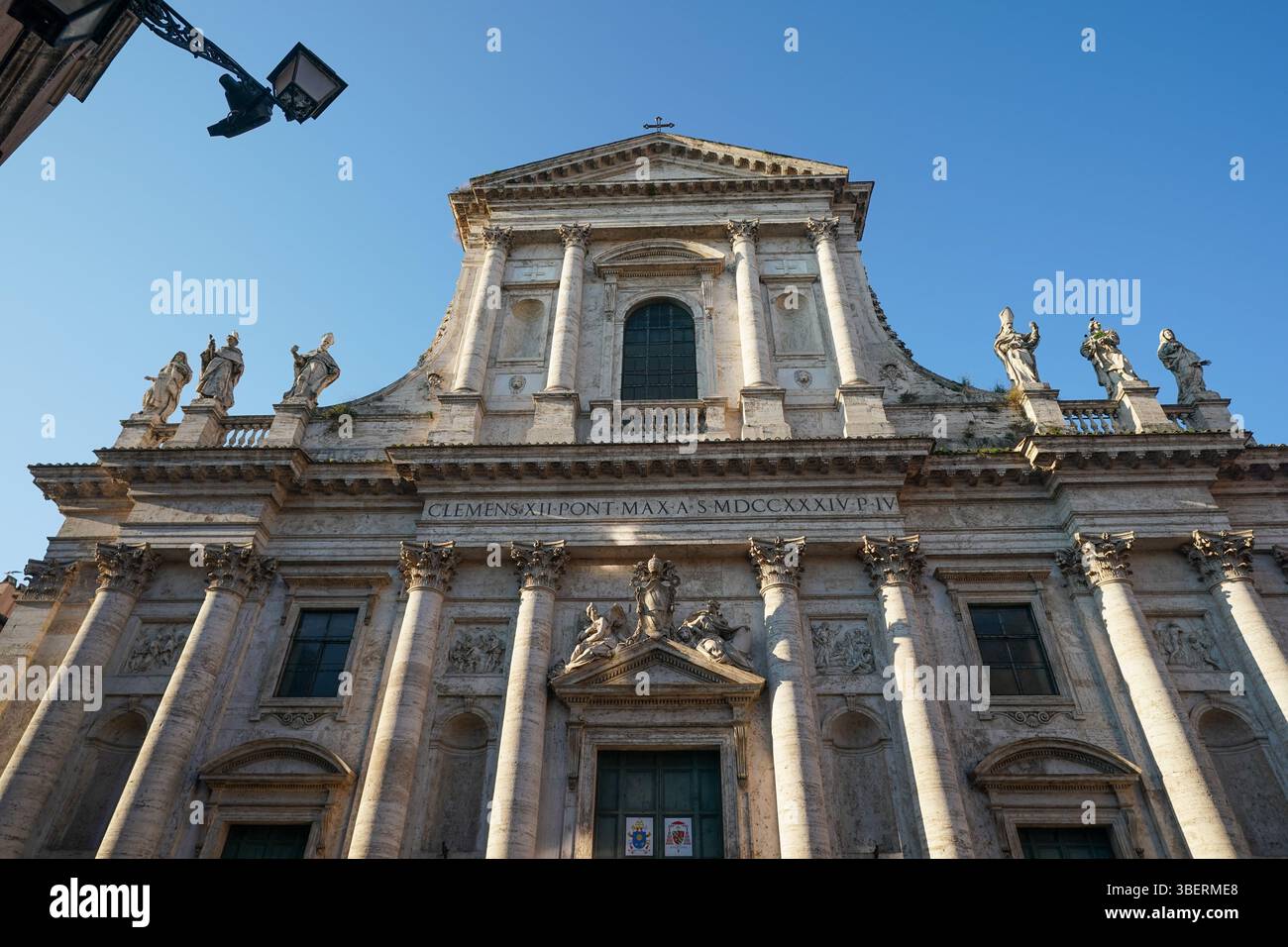 Ornate roman catholic sanctuary hi-res stock photography and images - Alamy