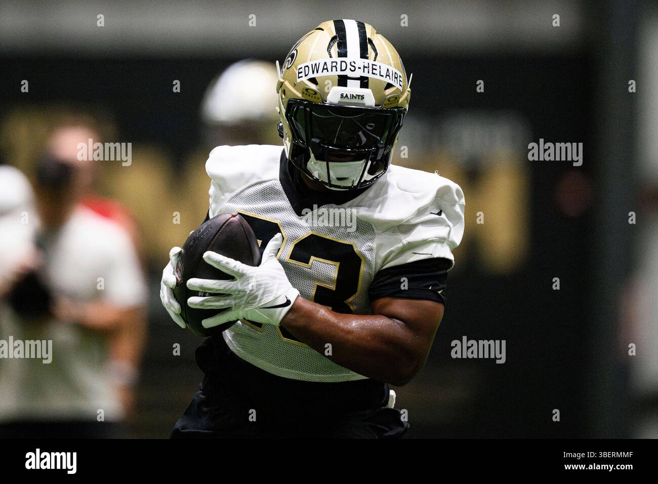 New Orleans Saints running back Clyde Edwards-Helaire (32) during an ...