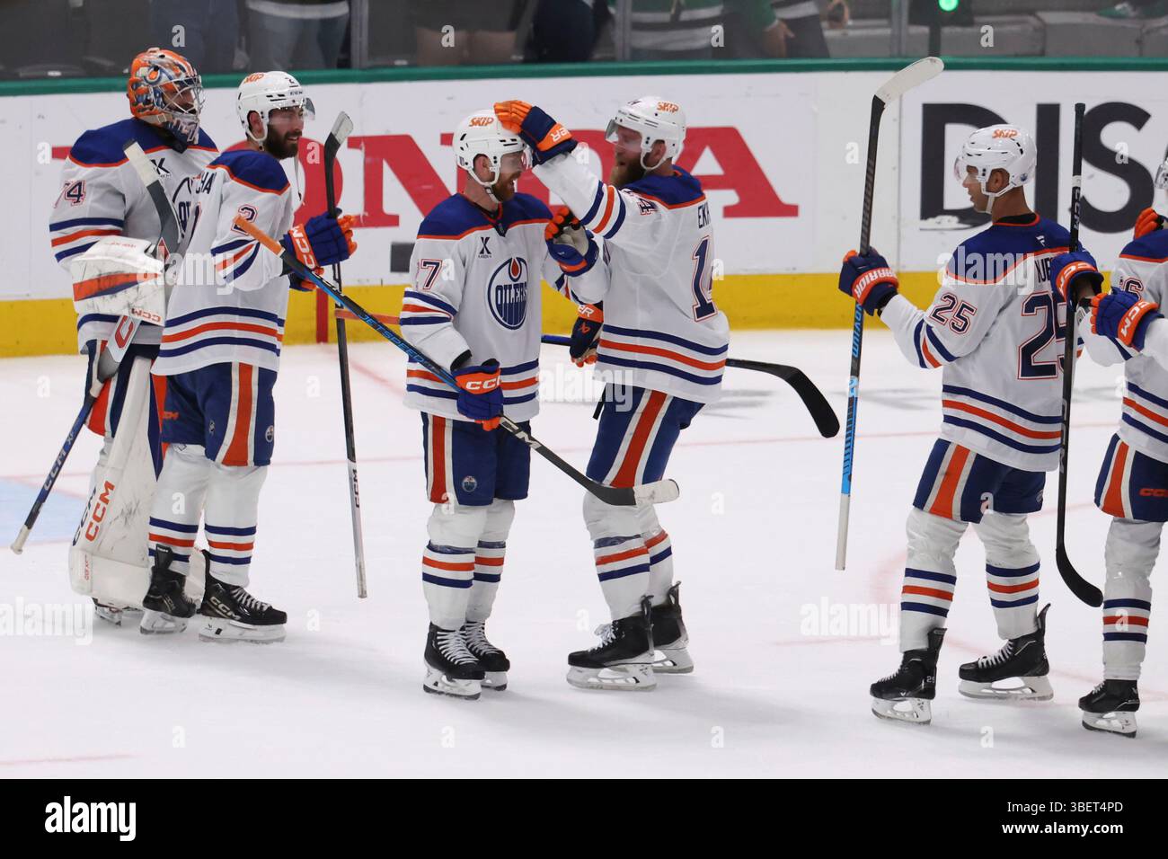 Edmonton Oilers players celebrate after winning Game 5 of the Western ...
