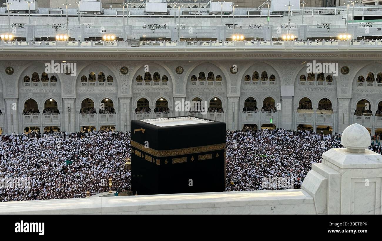Mecca Saudi Arabia - March 28 2025: Crowded people in Al Kaaba in Al ...