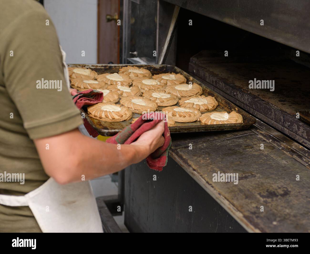 Baker removing tray baked pastries hi-res stock photography and images ...