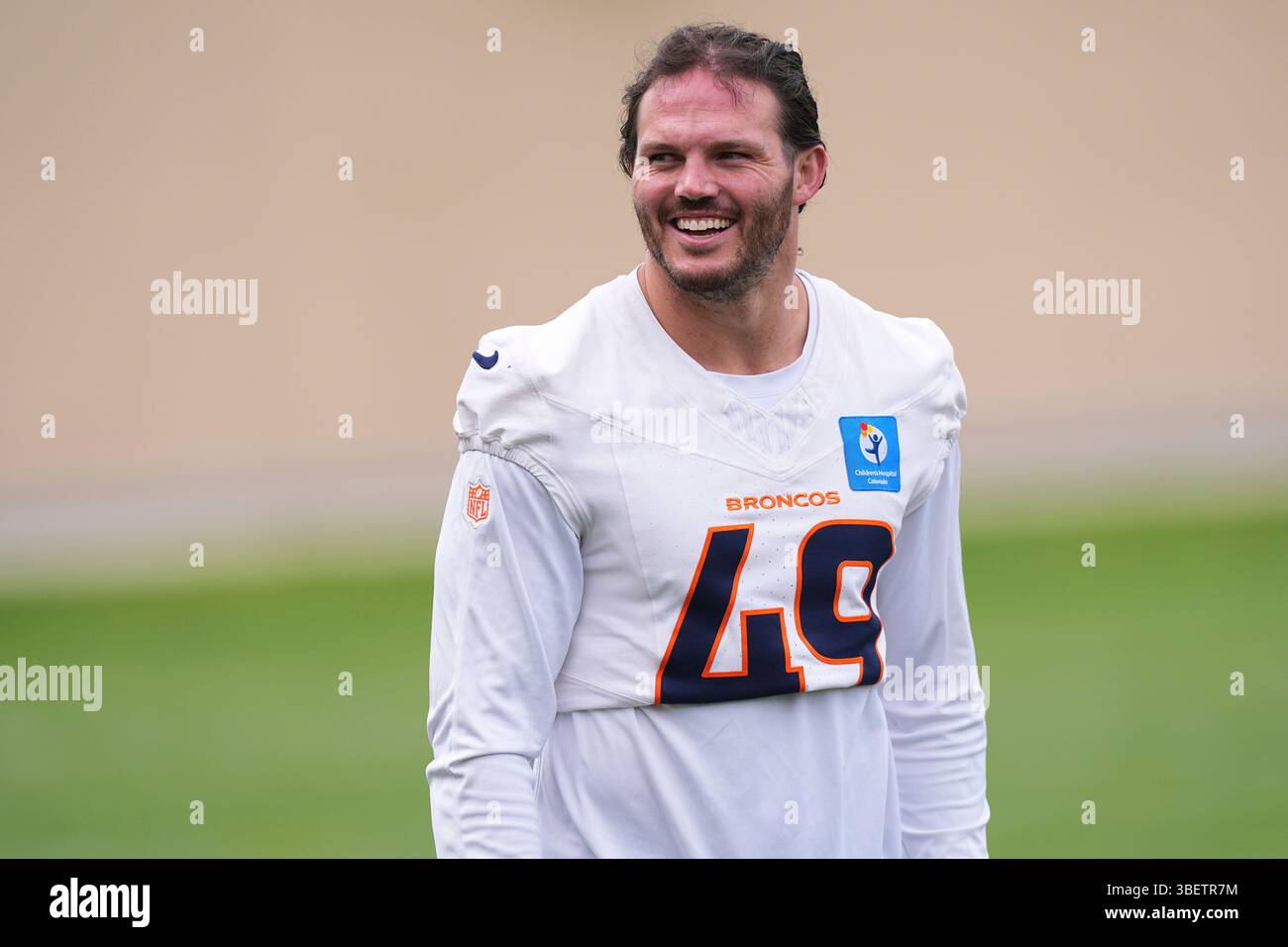 Denver Broncos linebacker Alex Singleton (49) takes part in drills ...