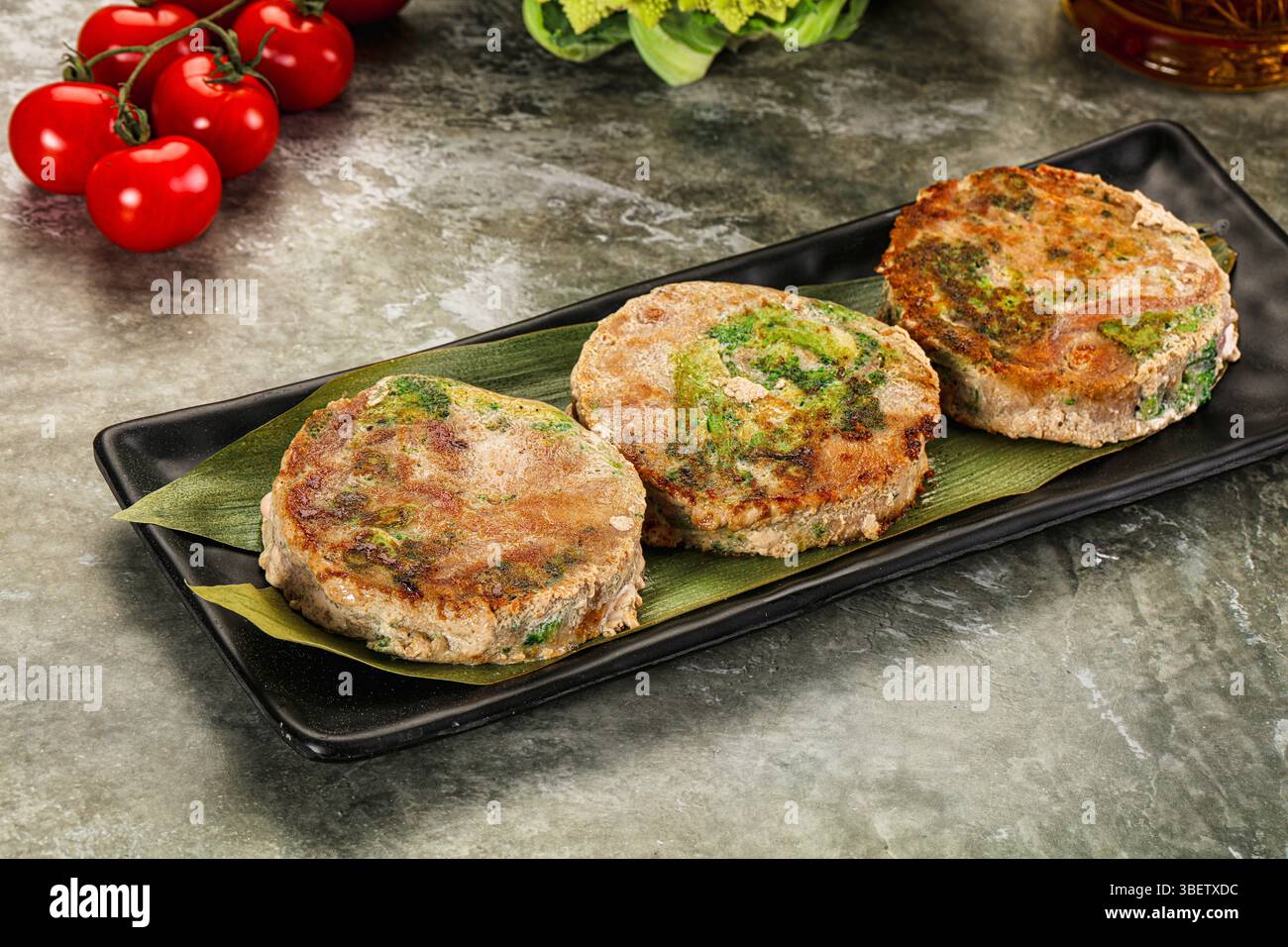 Roasted tuna medallion with broccoli cabbage Stock Photo - Alamy