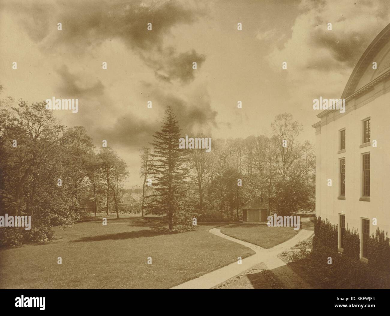 Seen from behind photographer hi-res stock photography and images - Alamy