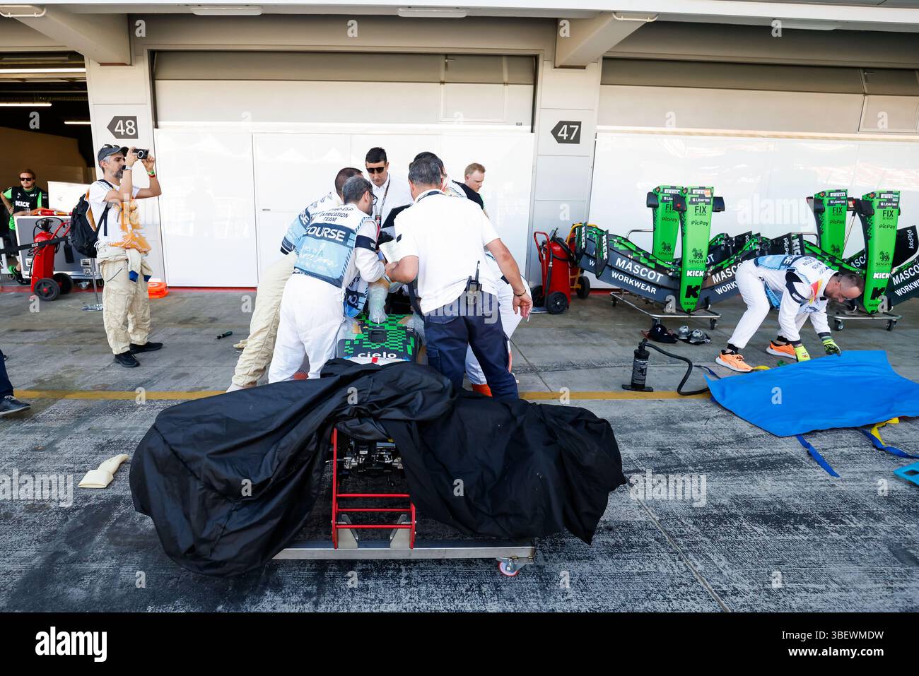 FIA extrication exercise illustration during the Formula 1 Aramco Gran ...