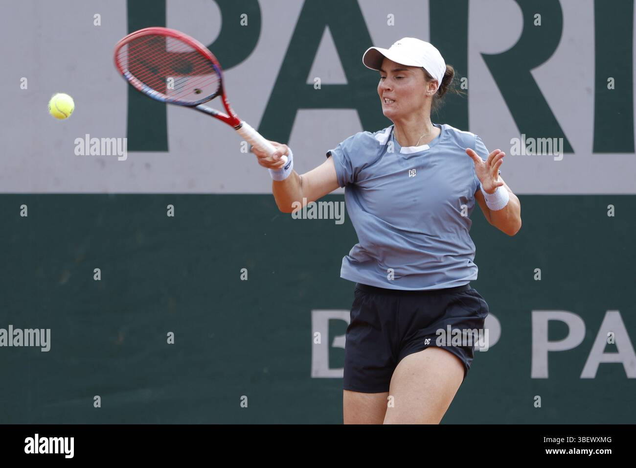 Anhelina Kalinina of Ukraine during day 5 of Roland-Garros 2025, French ...