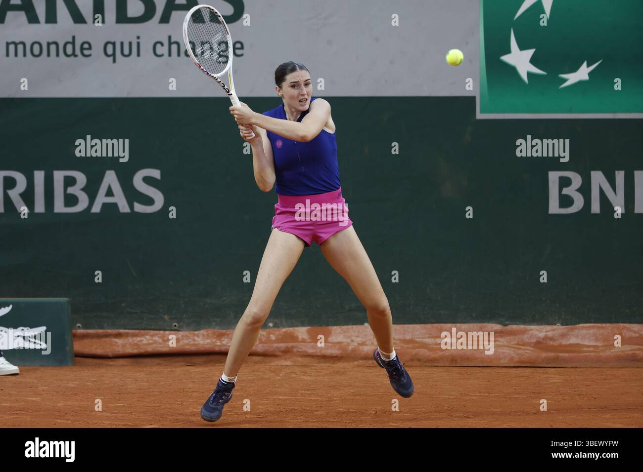 Elsa Jacquemot of France during day 5 of Roland-Garros 2025, French ...