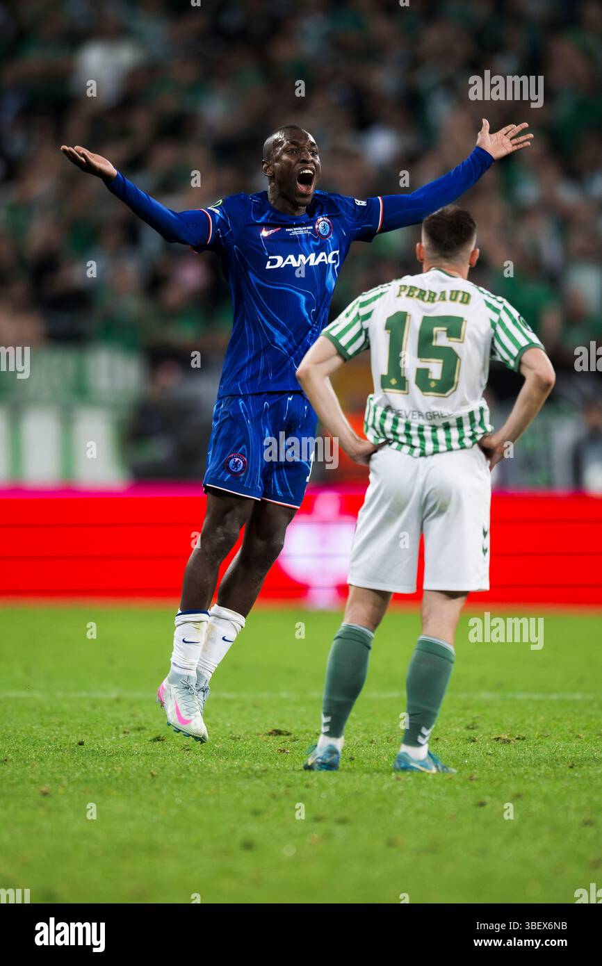 Nicolas Jackson of Chelsea FC celebrates after scoring a goal as Romain ...