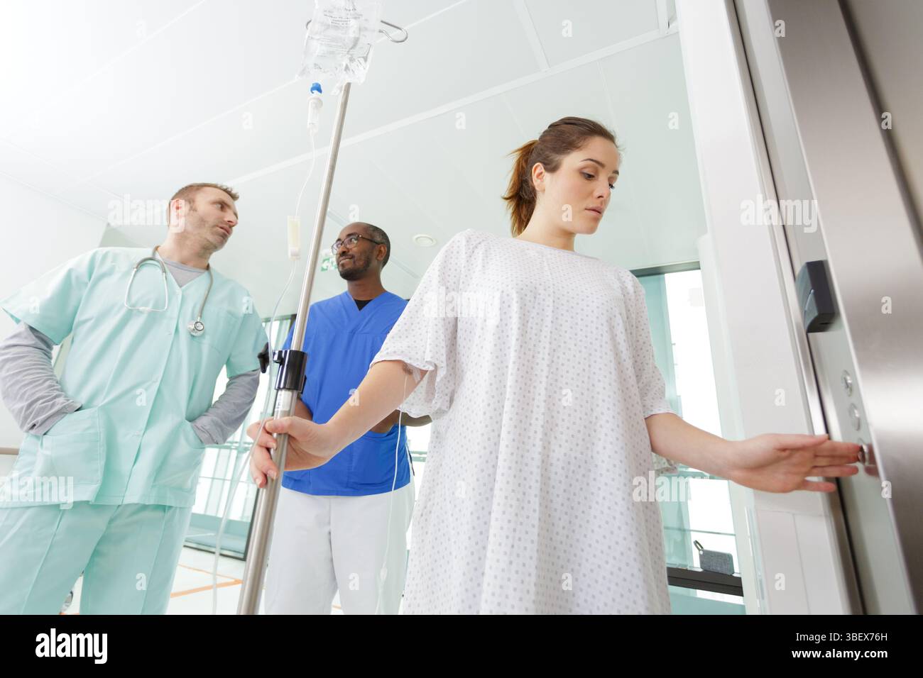 Room doctors paramedics nurse hi-res stock photography and images - Alamy