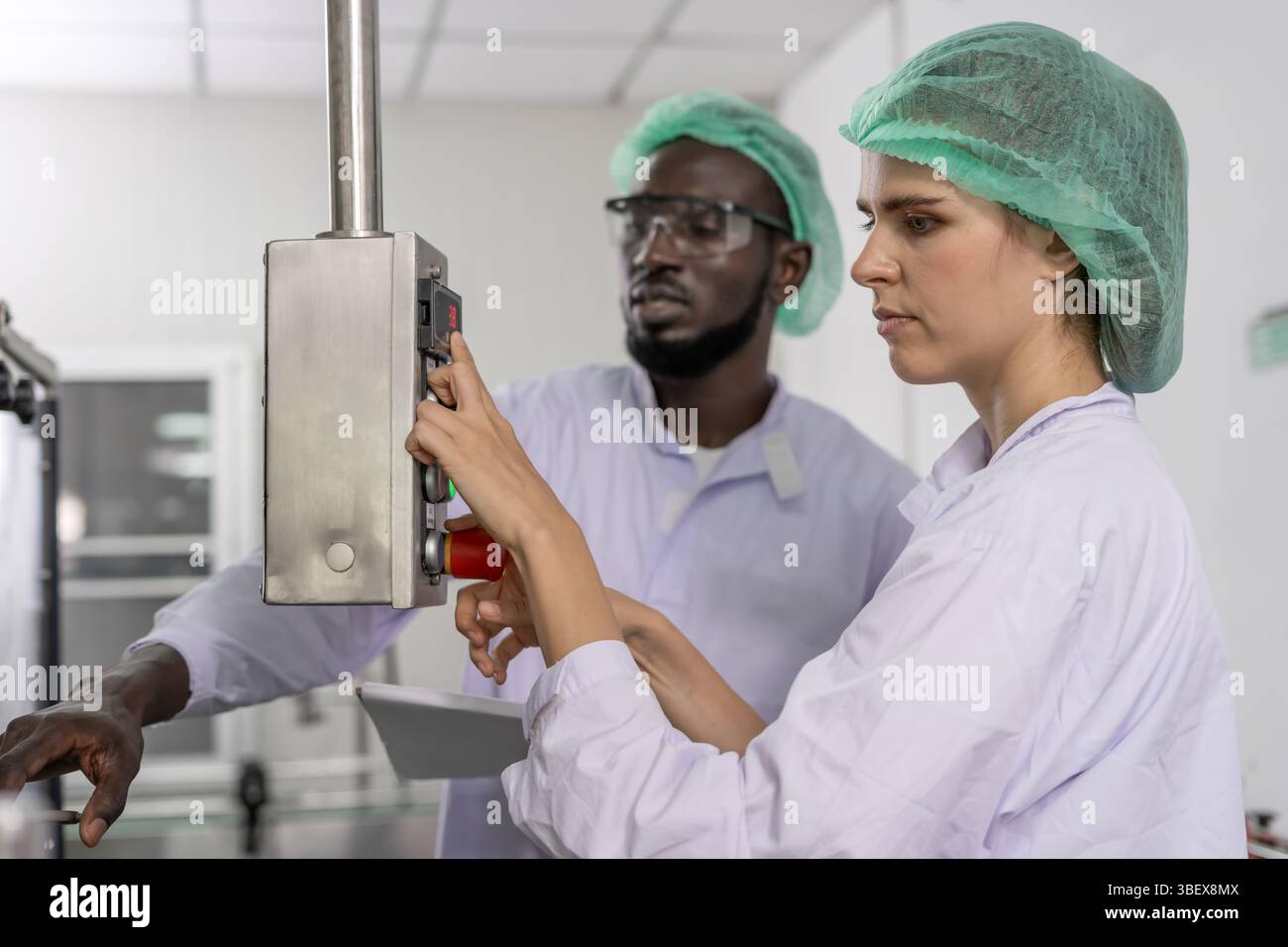 Food hygiene inspector hi-res stock photography and images - Alamy