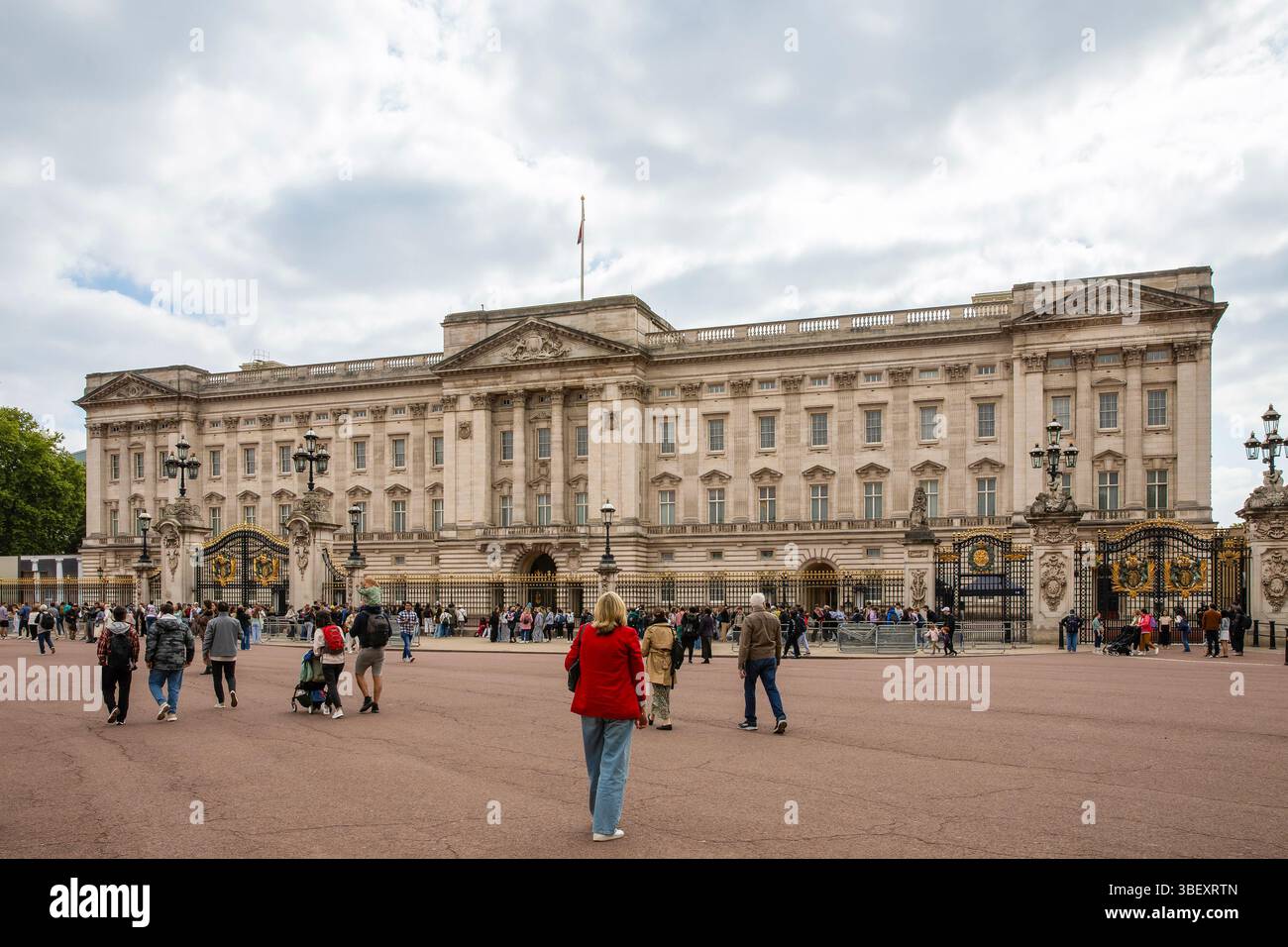Buckingham palace balcony royal hi-res stock photography and images - Alamy