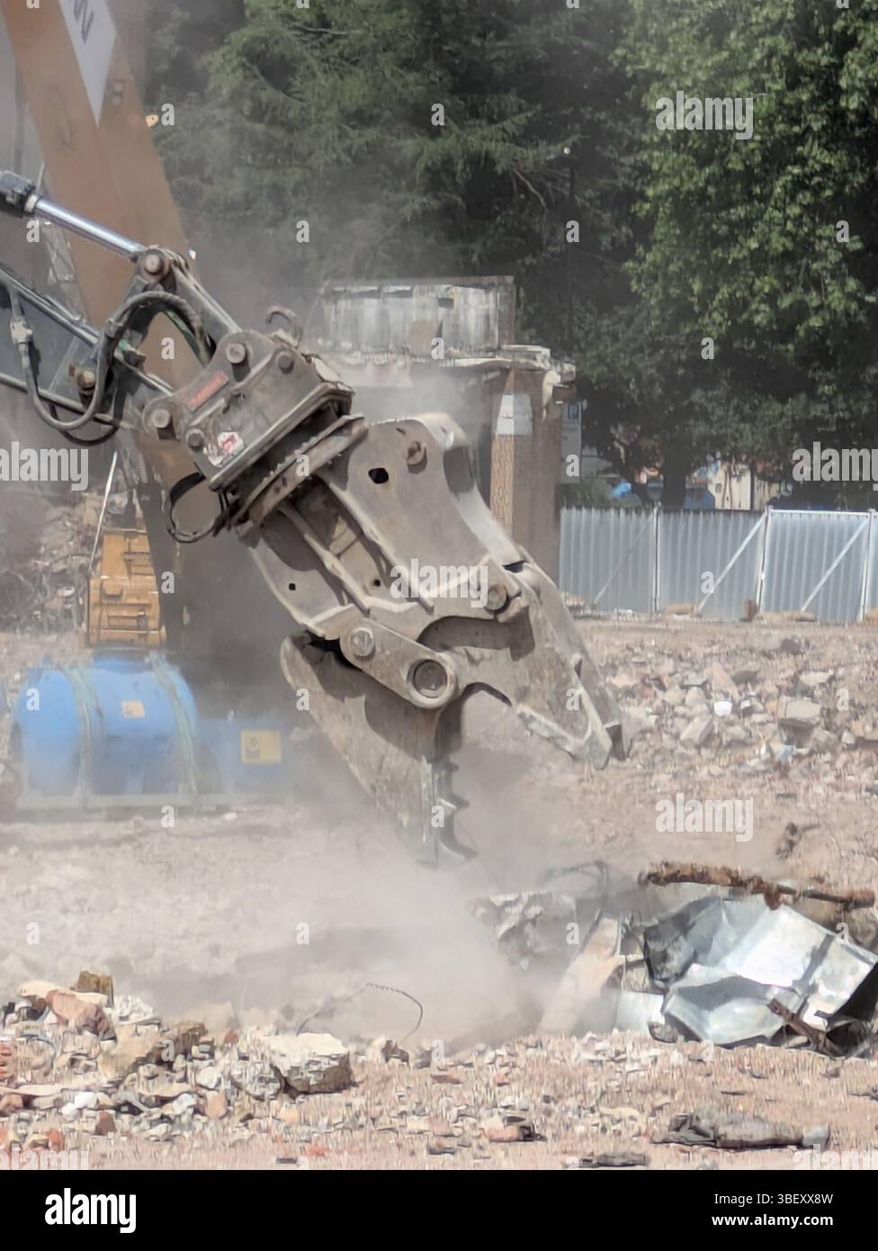 Demolition of Shopping centre Offices by an Industrial Grab Crusher ...