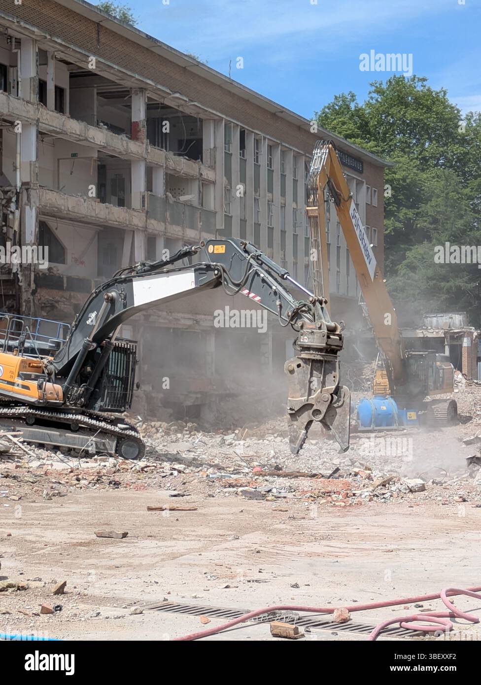 Demolition of Shopping centre Offices by an Industrial Grab Crusher ...