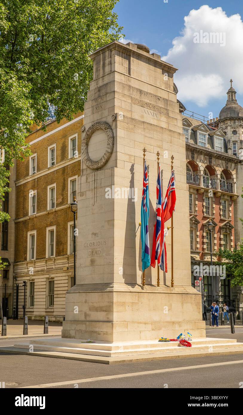 Remembrance service cenotaph memorial hi-res stock photography and ...