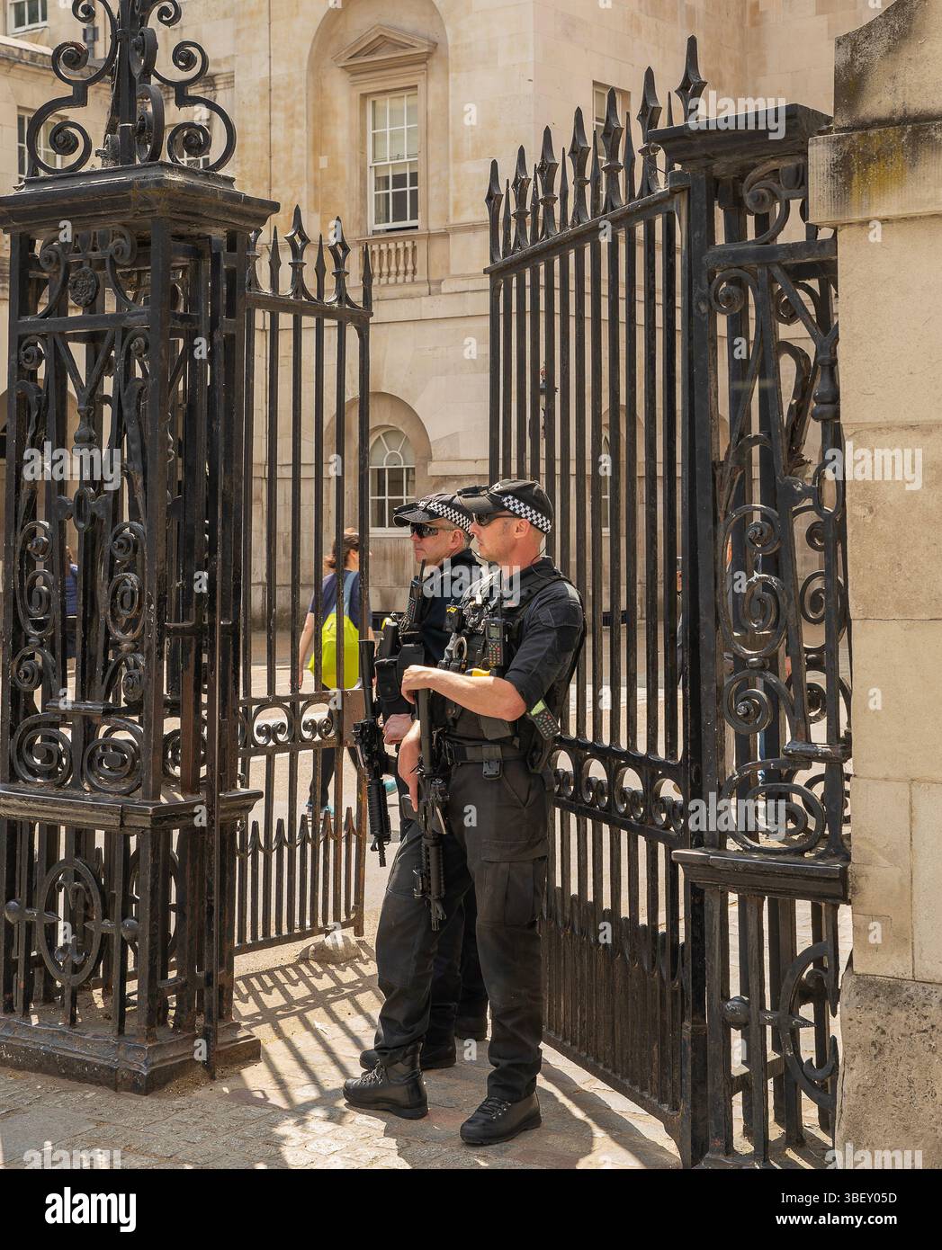 Ministry of defence mod whitehall hi-res stock photography and images ...
