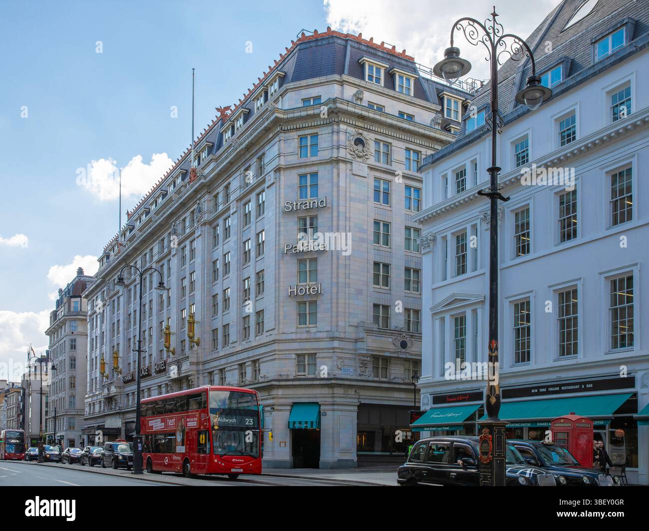 Strand palace hotel westminster hi-res stock photography and images - Alamy
