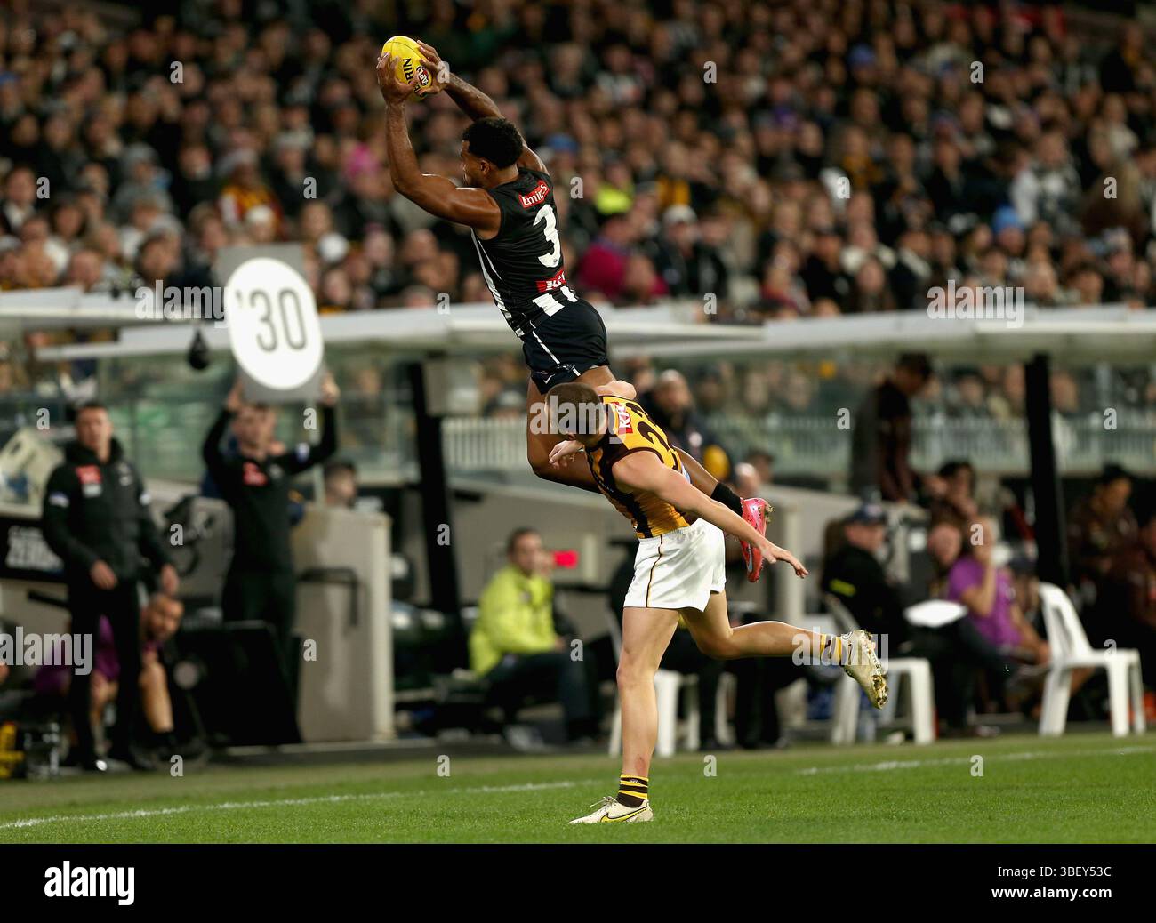 Melbourne, Australia. 30th May, 2025. Isaac Quaynor of the Magpies ...
