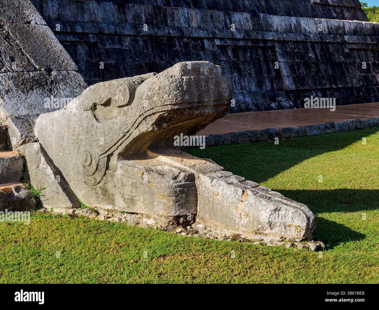 El castillo plumed serpent hi-res stock photography and images - Alamy