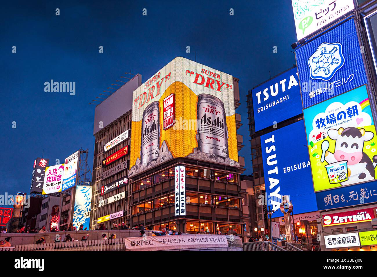 Dotonbori busy nightlife neon hi-res stock photography and images - Alamy
