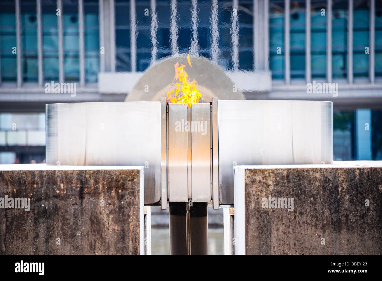 The eternal flame of the peace memorial, Flame of Peace, Hiroshima ...