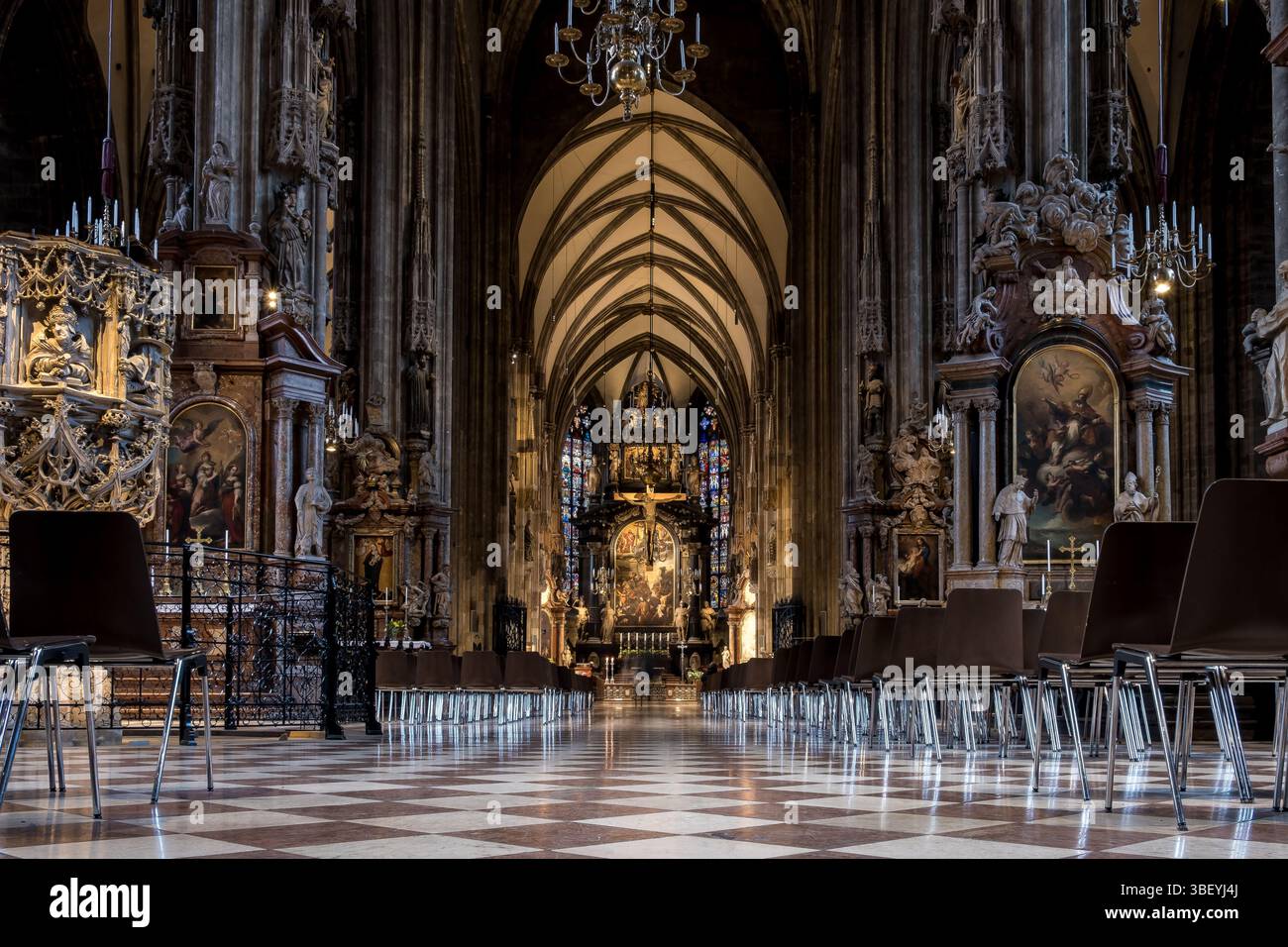 Vienna, Austria Interior of St. Stephen s Cathedral (Stephansdom ...