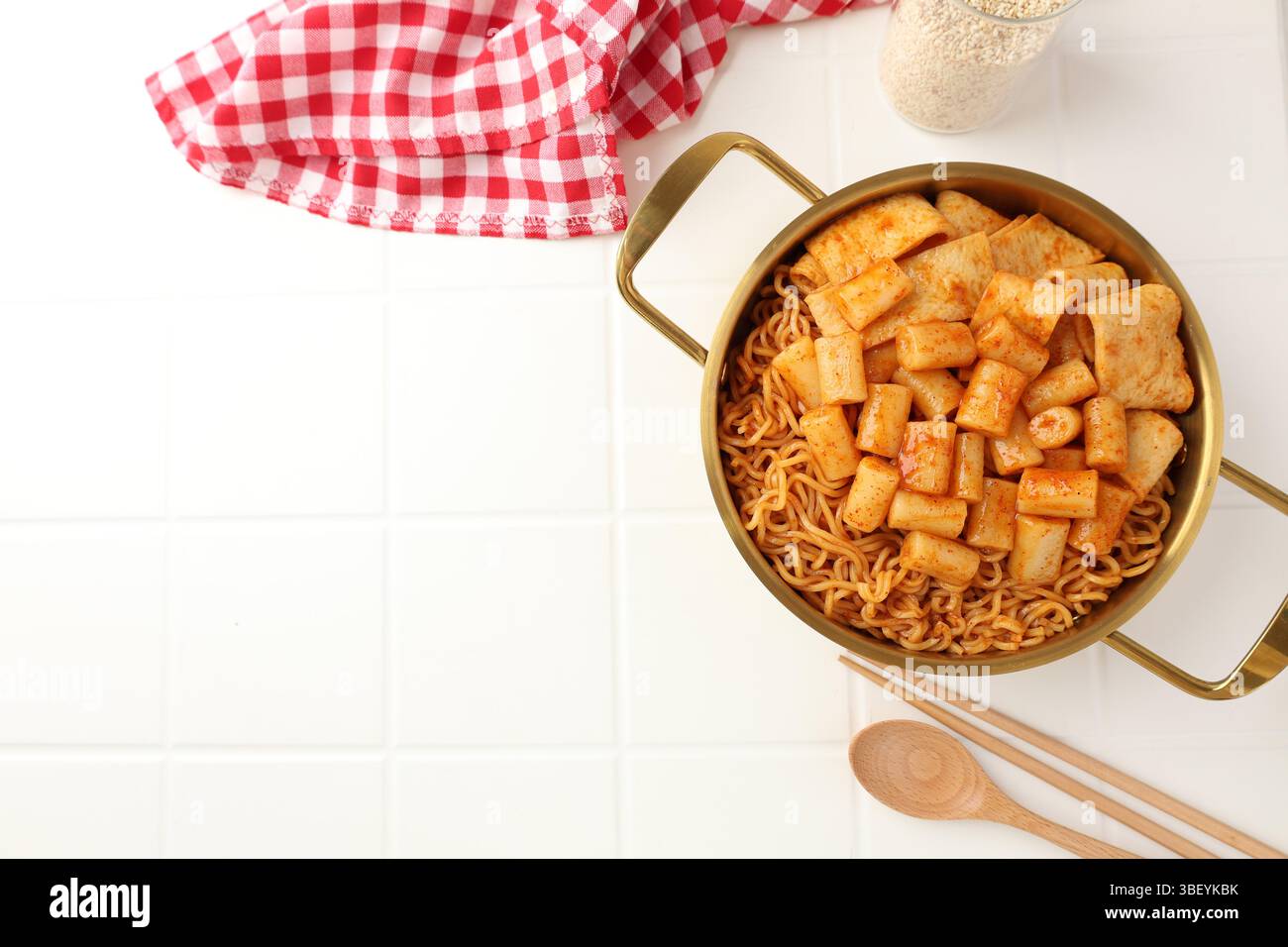 Rabokki or Rapokki, Ramyeon Toppoki Korean Instant Noodles with Korean ...