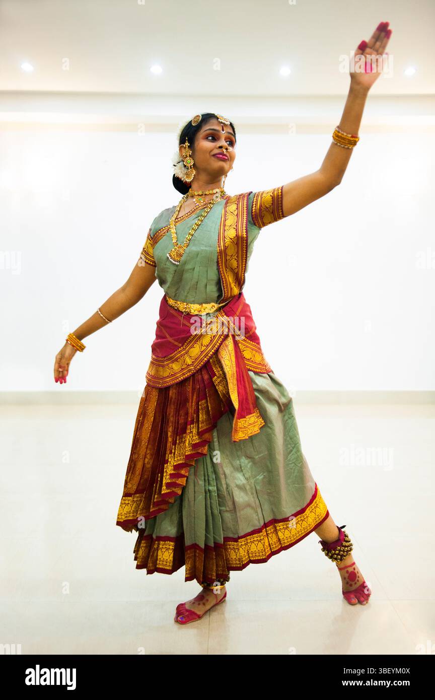 'Bharata natyam' dancer, Madurai, Tamil Nadu state, South India, Asia ...